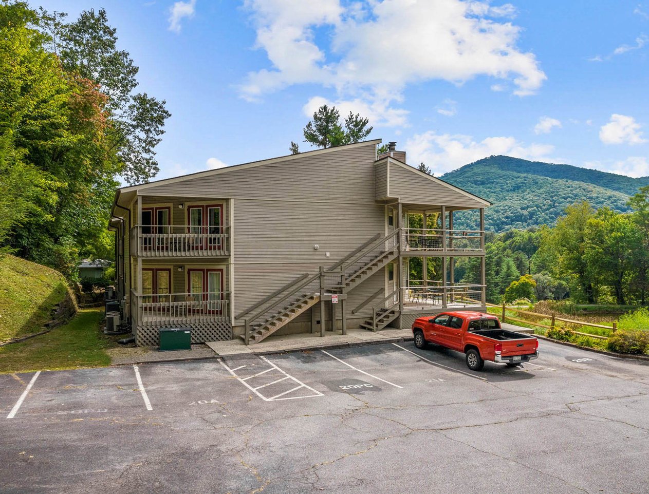 Peppertree Maggie Valley | SkyTravelClub